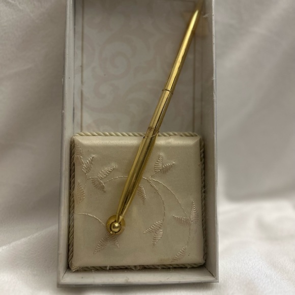 Lillian Rose | Party Supplies | Nwt Lillian Rose Elegant Satin Square ...